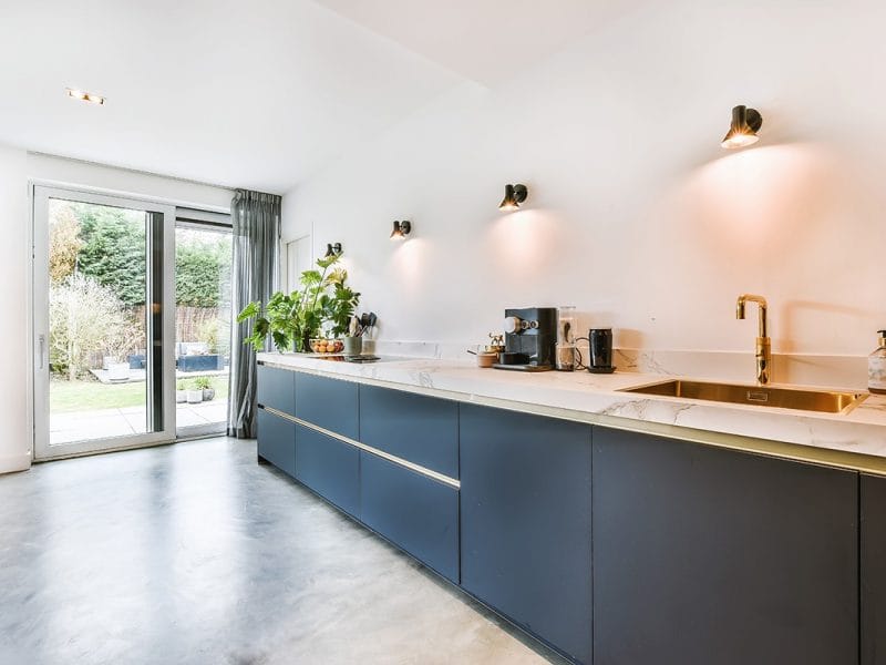 Gietvloer repareren | Scheuren, krassen of doffe plekken